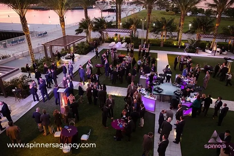 Indoor and Outdoor Event Photography in Dubai – Pros & Cons